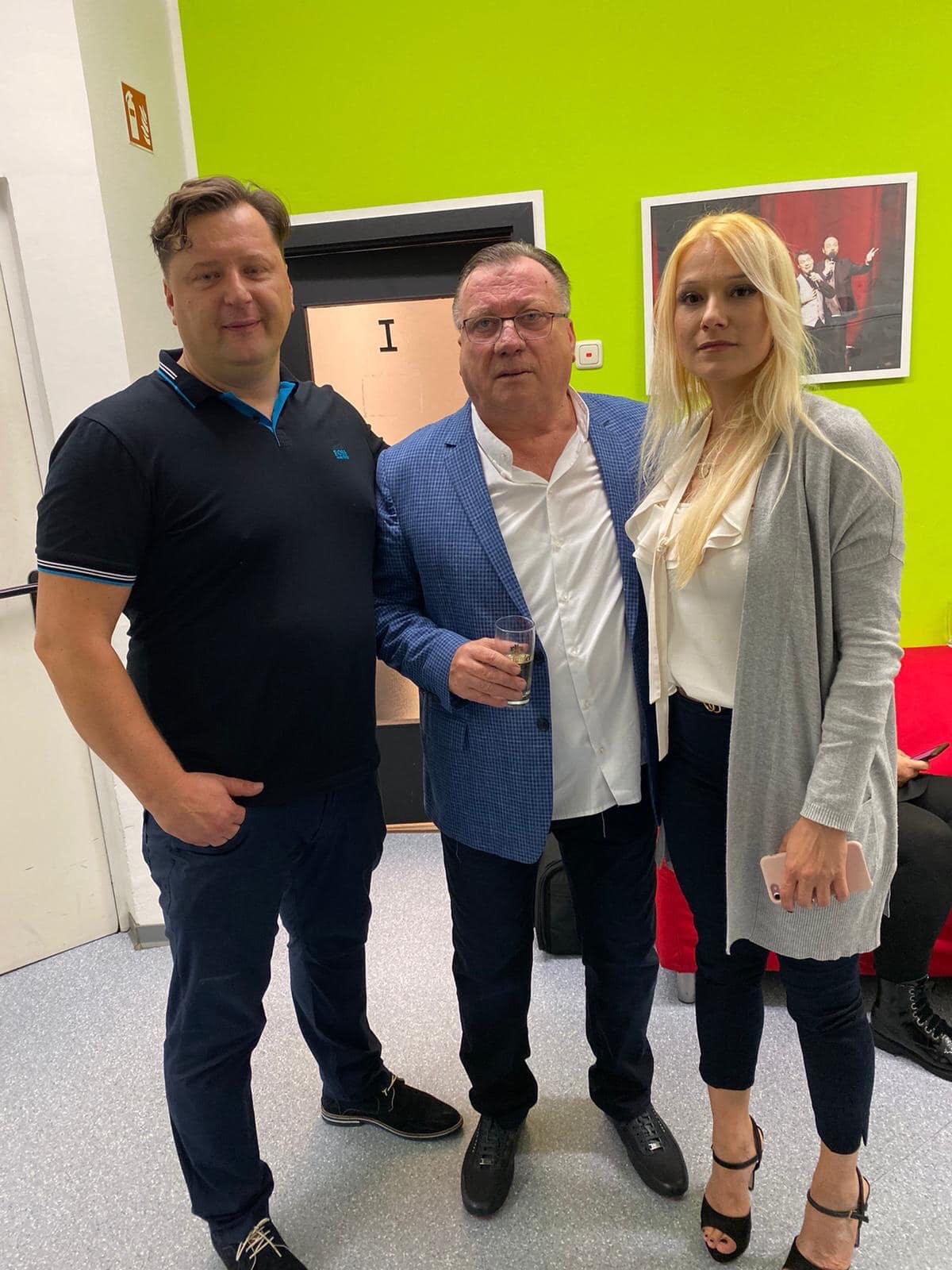 Kada se udruže popularni Bešlić i Emir Hakalović: Krcata dvorana horski ...