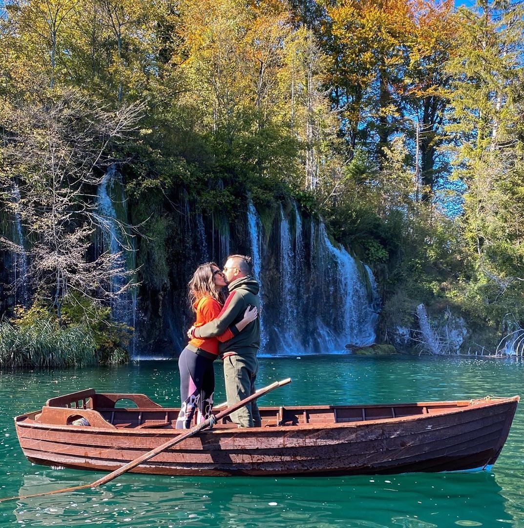 LJUBAV NA PLITVIČKIM JEZERIMA: Hana i Tarik Tabaković u zanosu