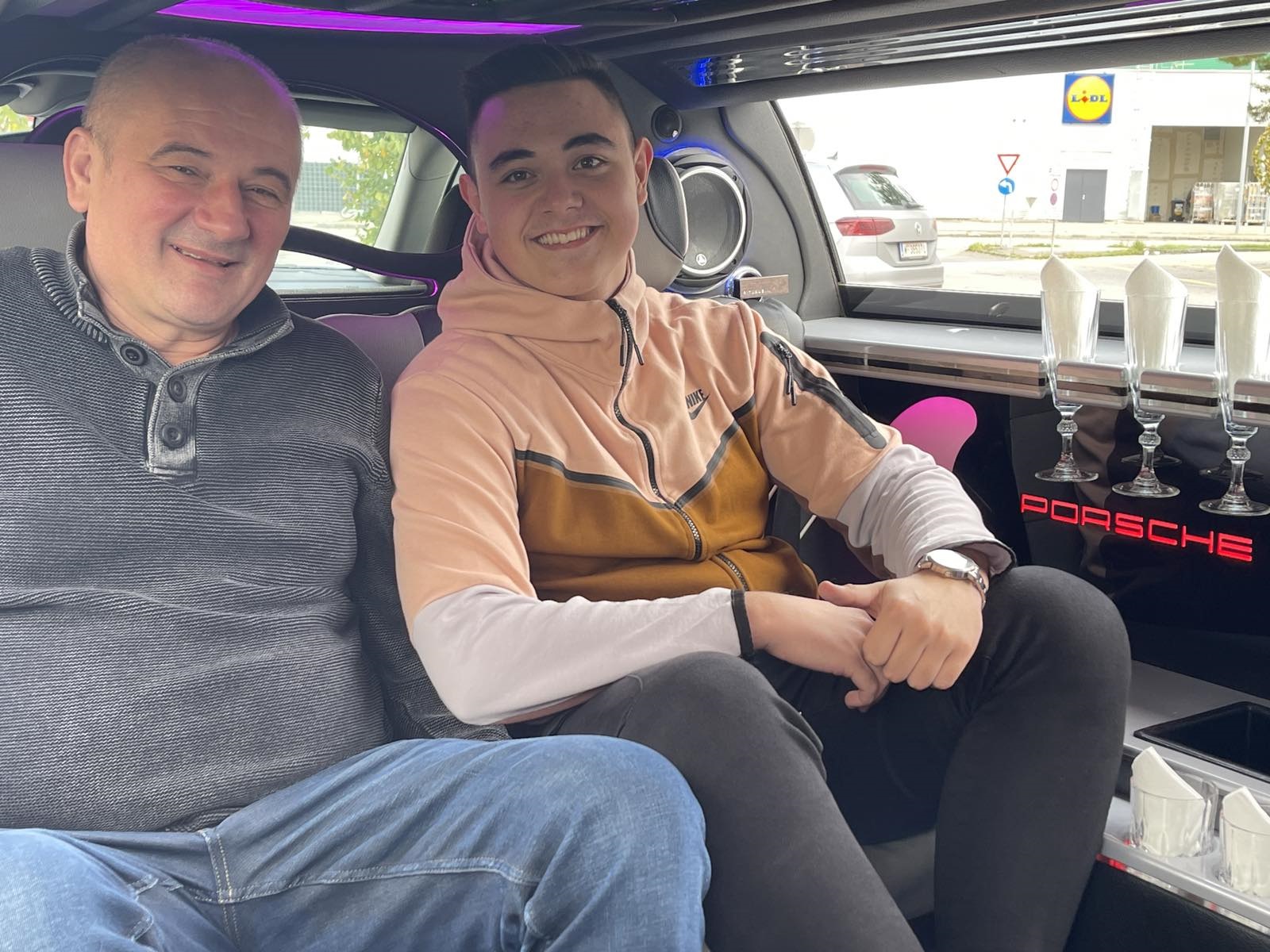 PORŠE ZA ZVIJEZDU: Nermina Handžića na nastupe vozi limuzina