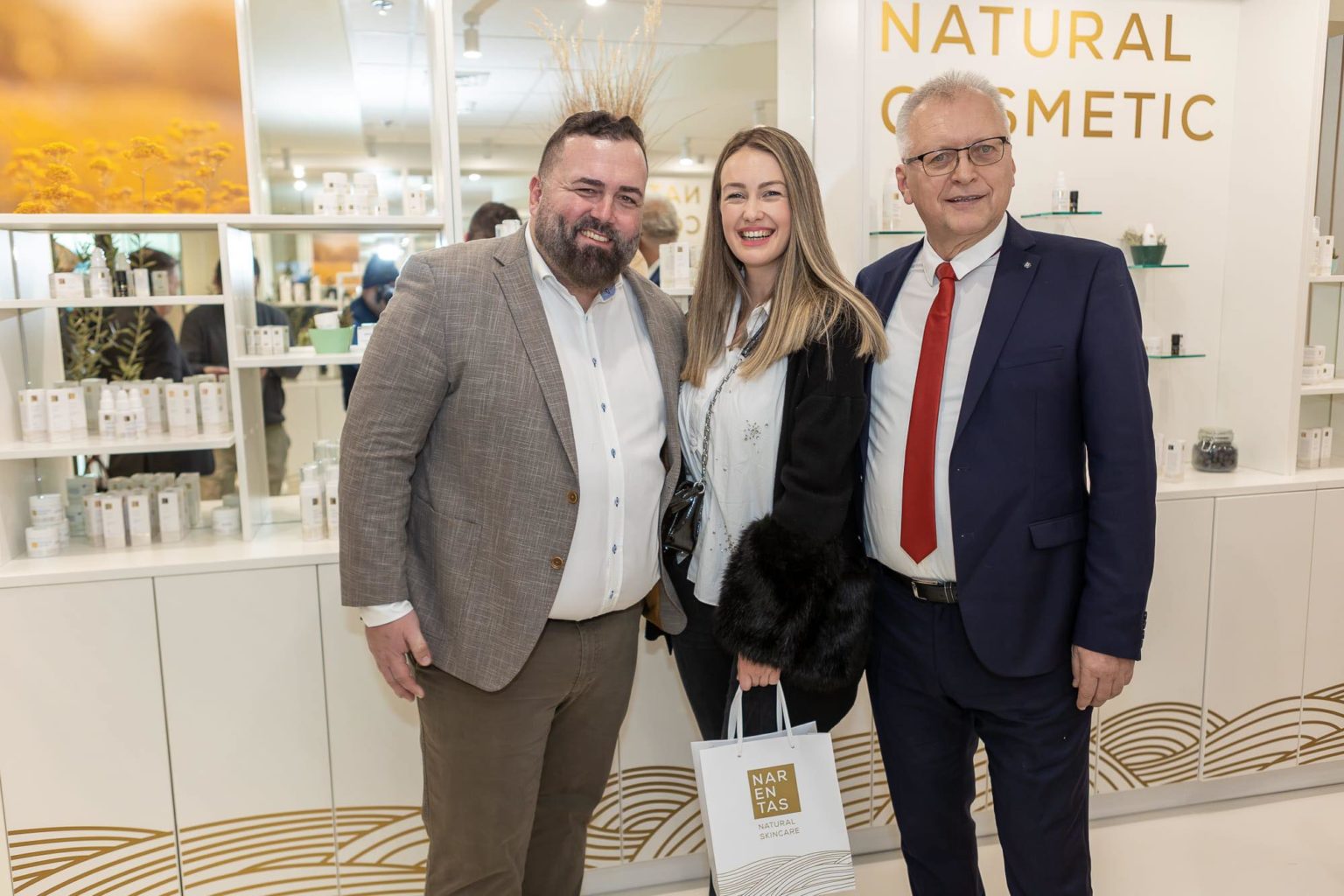 ADMIR RAHIMIĆ OTVORIO BIZNIS NA AERODROMU: Bosanci i Hercegovci ...