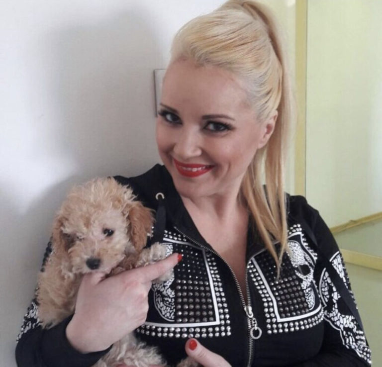 Maja Nikolić snimala psa pa zumirala međunožje: Jesi li lijepo spavao...