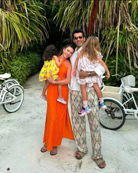 Sjećate li se osvetnika Ezela? Poznati glumac ljubi 13 godina mlađu ...